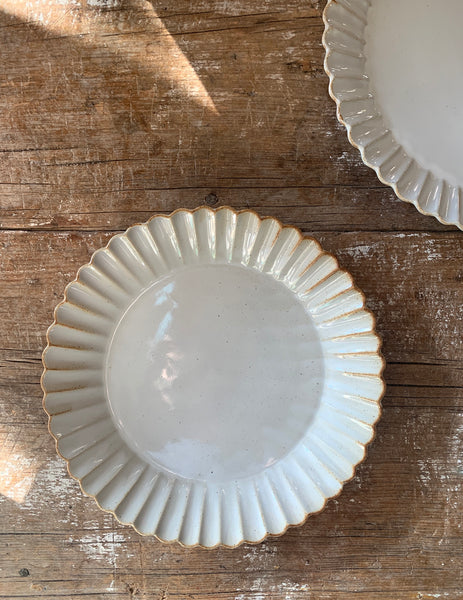 Fluted Plates – Pod