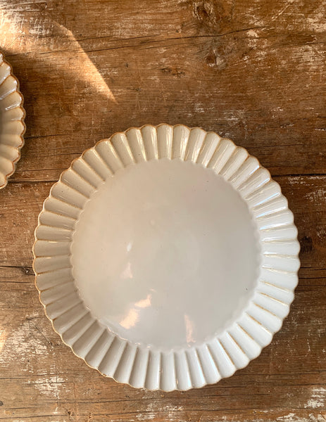 Fluted Plates – Pod